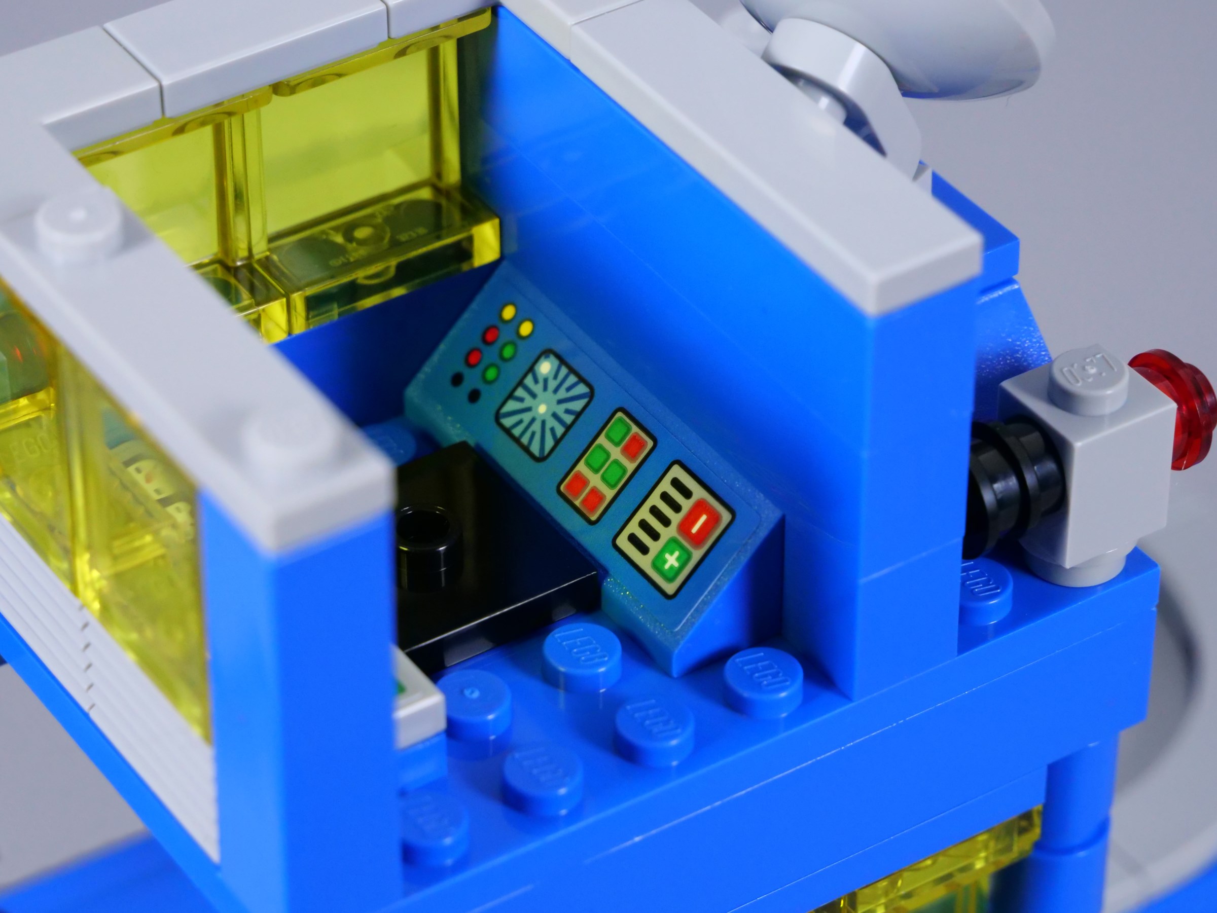 LEGO Ideas 40786 Micro Command Centre review | Brickset